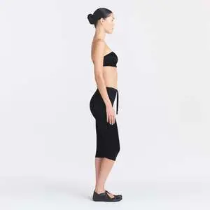 SKIMS Capri 17" Legging | Black | | Nike Satin Shine