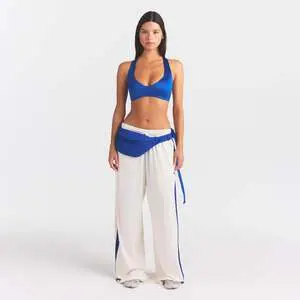 SKIMS Wide Leg Pants | Blue | | Nike Stretch Knit - Ivory