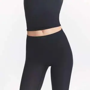 SKIMS V Panel 28" Legging | Black | | Nike Weightless Layers