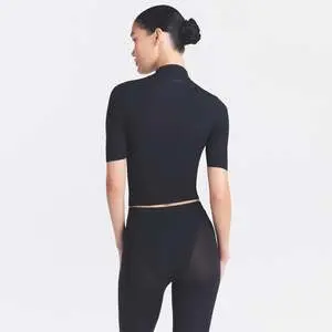 SKIMS V Panel 28" Legging | Black | | Nike Weightless Layers