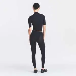SKIMS V Panel 28" Legging | Black | | Nike Weightless Layers