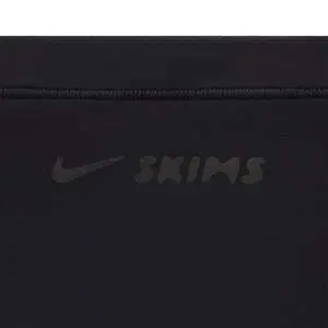 SKIMS V Panel 28" Legging | Black | | Nike Weightless Layers
