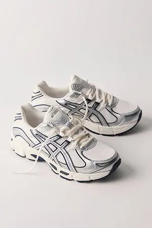 Asics Gel-stratus Mc Lace-up Sneakers - Cream/pure Silver