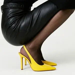 KNEETOES Quincy Heels
