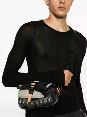 INNERRAUM Sculptural-panelled Messenger Bag - Black
