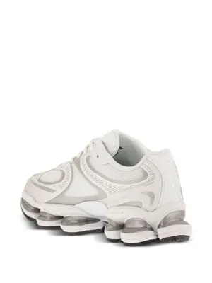 NEW BALANCE 2000 Sneakers