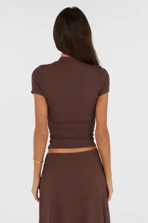 SASHA THERESE Madeleine Mock Neck T-shirt - Chocolate
