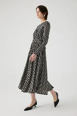 EXQUISE Ayanne Knit Midi Dress