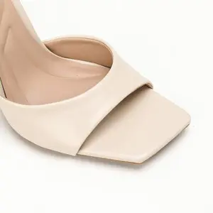 KNEETOES Casey Heels