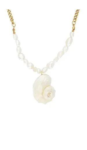 LOVERS AND FRIENDS Eden Shell Necklace In Metallic Gold