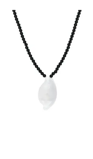 LOVERS AND FRIENDS Hayden Shell Necklace In Black