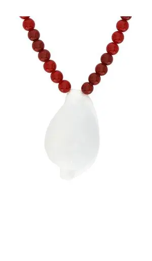 LOVERS AND FRIENDS Sage Shell Necklace In Red
