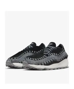 Nike Logo Detailed Lace-up Sneakers