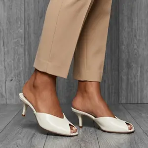 KNEETOES Starlette Mules - Peep-toe Kitten Heel Slip-on White