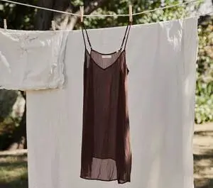 DÔEN Short Deep V-neck Slip - Umber
