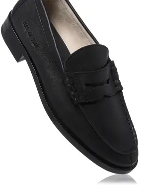 COMMON PROJECTS Leather 2521 Loafers
