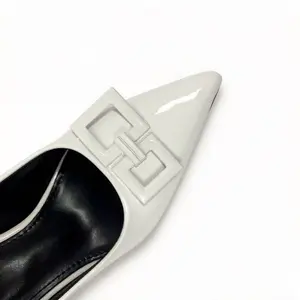 KNEETOES Twylah Pumps
