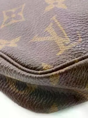 LOUIS VUITTON 2001 Monogram Pochette Accessoires Handbag