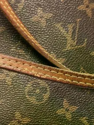 LOUIS VUITTON 1065779