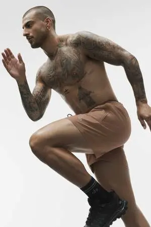 Alo Yoga 5" Circuit Short Java Brown