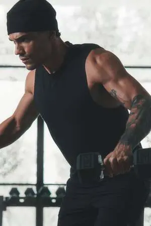 Alo Yoga Vapor Muscle Tank Top - Black