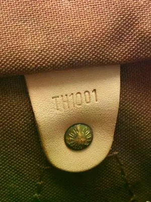 LOUIS VUITTON 2001 30 Monogram Speedy Tote Bag