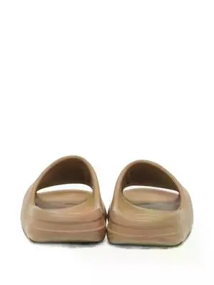 ADIDAS X YEEZY Earth Brown Slides