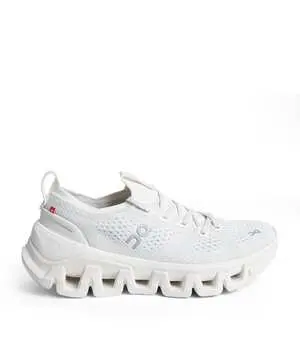 On X Tempo Trainers