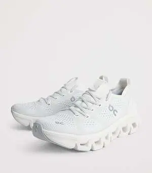 On X Tempo Trainers