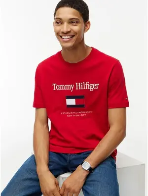 Tommy Hilfiger Embroidered Flag Logo T-shirt - Medium Red
