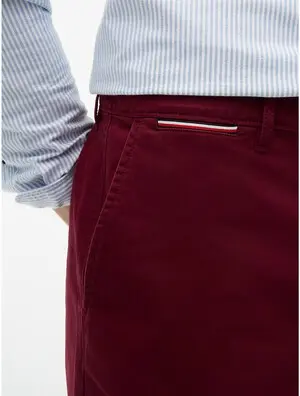 Tommy Hilfiger Regular Fit 9" Comfort Waist Chino Shorts