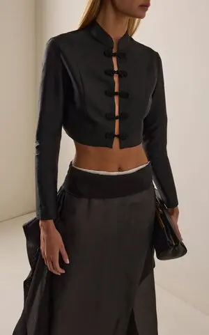SLOAN Fitted Cropped Crepe Top With Mandarin Collar
