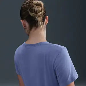 Nike Sportswear Essentials Logo T-shirt
