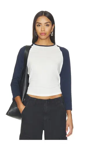 Good American Long Sleeve Raglan Tee In White