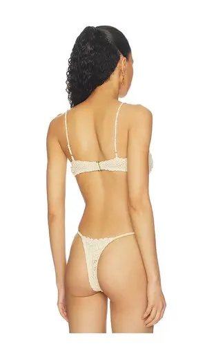 MIRROR PALAIS Buzious Crochet Bikini Top