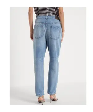 Brunello Cucinelli Tapered Leg Jeans With Logo Patch - Blue