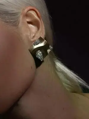 ARUNASHI 18k Yellow Diamond Earrings