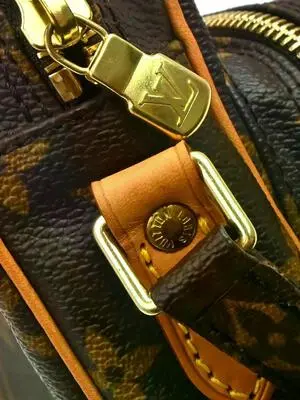 LOUIS VUITTON 2003 Amazon Cross Body Bag