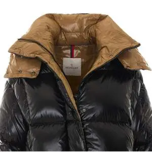 Moncler Parana Quilted Down Jacket With Hood - Black