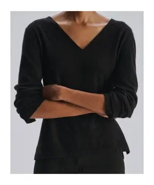 THE ROW Poesis Lightweight Cashmere V-neck Sweater - Black