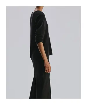 THE ROW Poesis Lightweight Cashmere V-neck Sweater - Black
