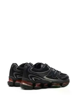 NEW BALANCE 2000 Chunky Rubber Sole Sneakers - Black