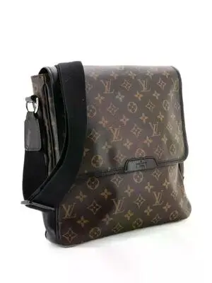LOUIS VUITTON Monogram Canvas Mm Messenger Bag