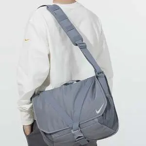 Nike Essentials Shoulder Bag
