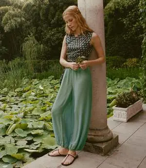 DÔEN Yaria Pant In Silk Georgette With Lace Detail - Malachite