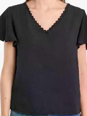 MOLLY BRACKEN Flutter-sleeve Top With V-neck And Lace Trim