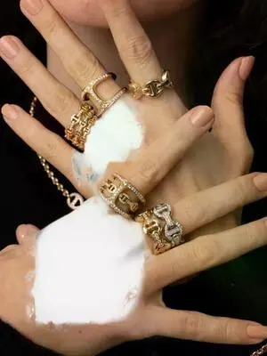 HOORSENBUHS Tri-link Diamond Ring