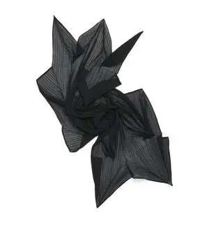 ISSEY MIYAKE Zigzag Scarf