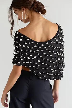 UNDERSTATED LEATHER Heart Charm Cropped Poncho