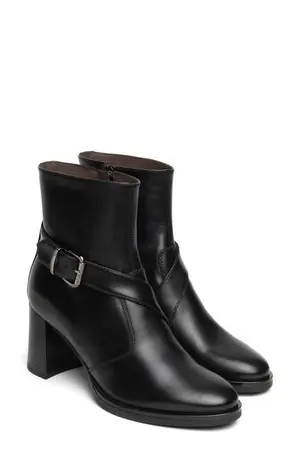 NEROGIARDINI Leather Ankle Strap Block Heel Booties - Black